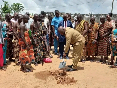 CODA CUTS SOD FOR NEW MARKET - The Daily Searchlight